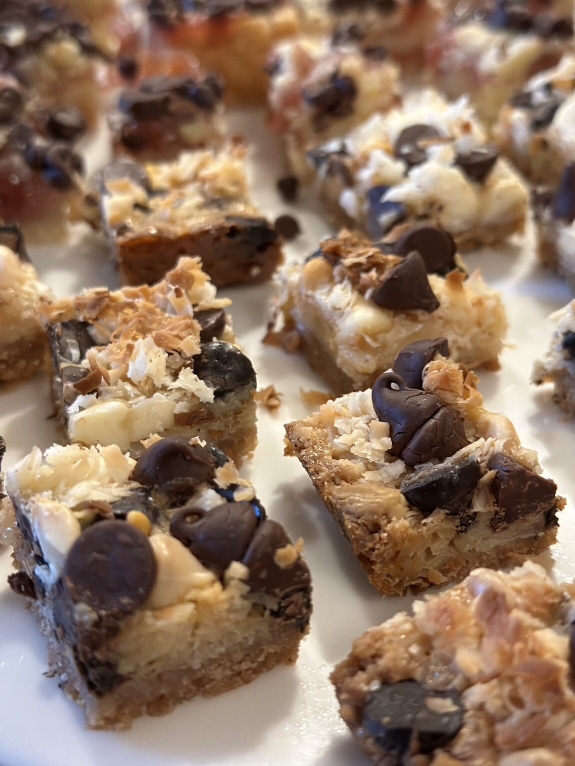 KICKED UP THROWBACK COOKIE BARS - The Katz Tales